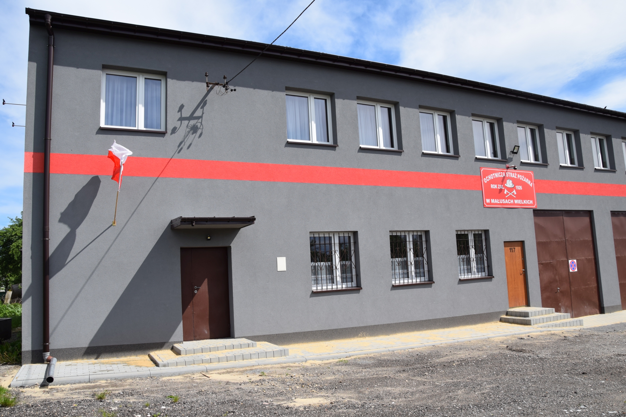 Remont schodów przy remizie OSP Małusy Wielkie - Urząd Gminy Mstów Remont schodów przy remizie OSP Małusy Wielkie - Urząd Gminy Mstów